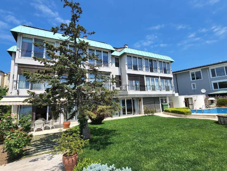 Bosphorus Front Mansion In Istanbul- Yenikoy - Turkey Homes